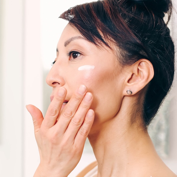 How to Correctly Apply Moisturizing Cream | Face Yoga Method